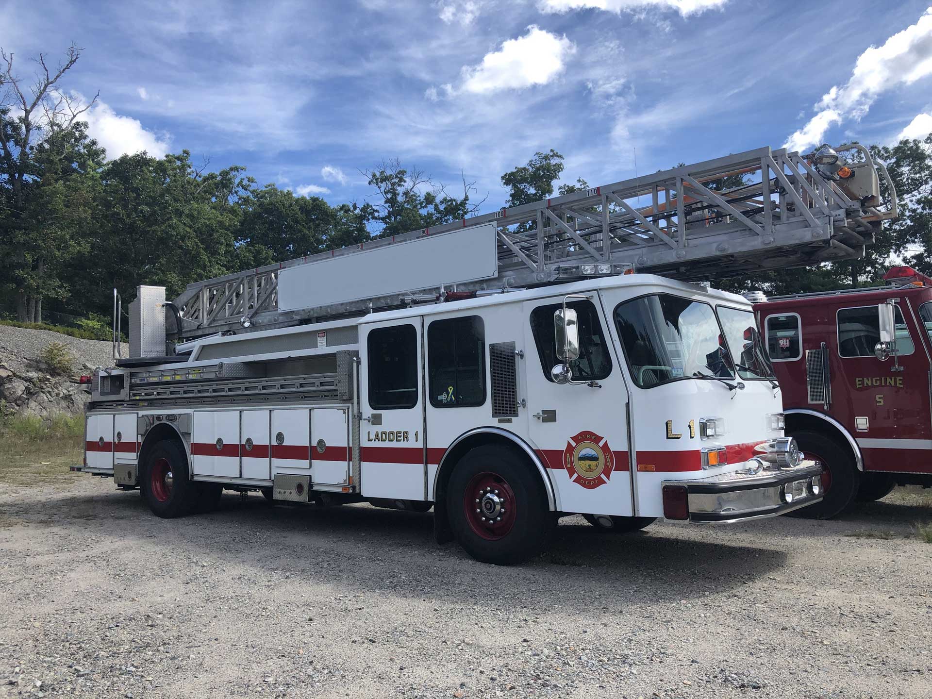 What ladder unit is with engine 30 in emergenyc - collectivebro
