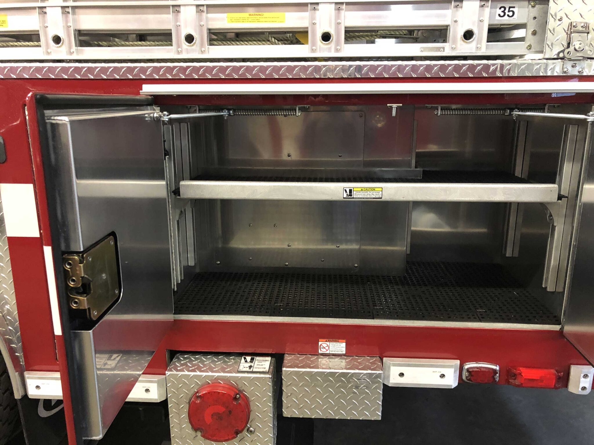 Boston, MA – (2) E-One 100' Ladders