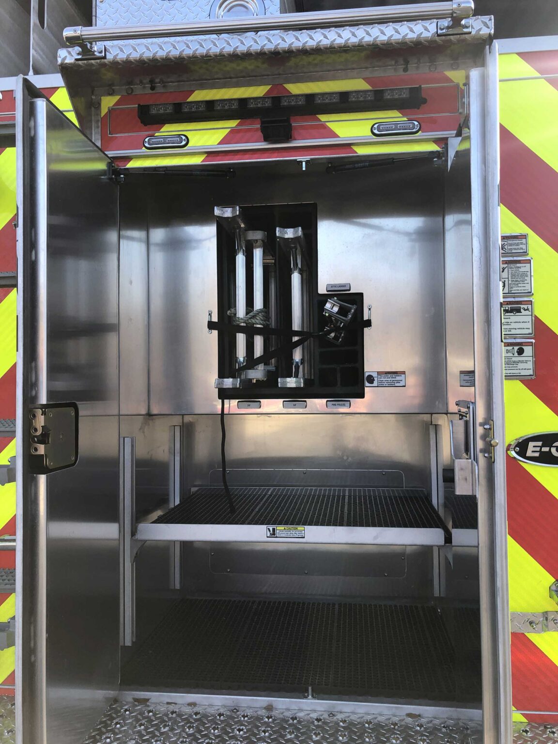 Compartments / Interior: